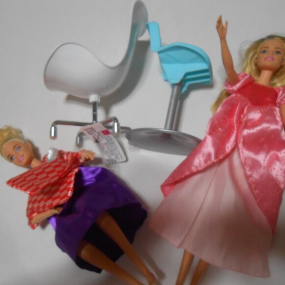 Barbie | Toys | Lot 2 Barbie Dolls 2 Swivel Tilt Chairs Accessories W ...